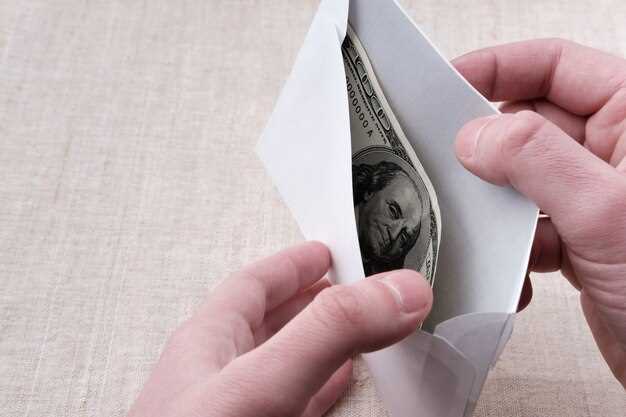 Portefeuille avec de l'argent en grosses coupures de papier en rêve ... Portefeuille avec de l'argent en grosses coupures de papier en rêve ...